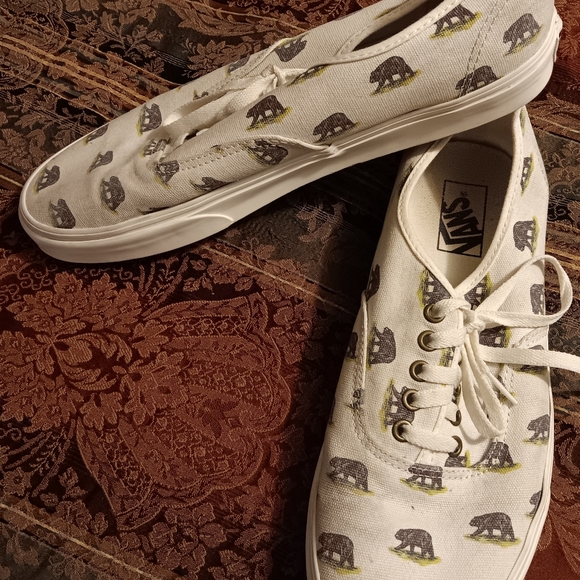 Vans Off The Wall | Shoes | Vans Off The Wall Bear Figures Low Skate ...